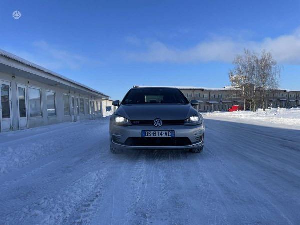 Pelēks Volkswagen Golf 2015 Viļņa, ar dzinēja tilpumu 1.40 L un nobraukumu 260 tūkst. km par 9250 €, foto 1 vietnē AUTOMOTO.COM.LV