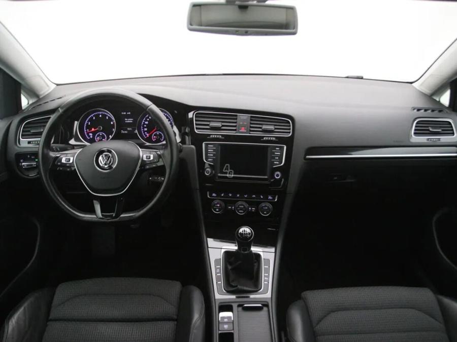 Pelēks Volkswagen Golf 2015 Viļņa, ar dzinēja tilpumu 1.40 L un nobraukumu 215 tūkst. km par 8099 €, foto 2 vietnē AUTOMOTO.COM.LV