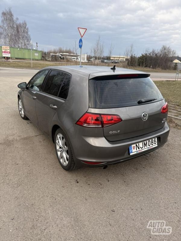 Grey Volkswagen Golf 2015 in Panevezys, with an engine capacity of 1.60 L and mileage of 241 thousand km for 7800 €, photo 4 on AUTOMOTO.COM.LV