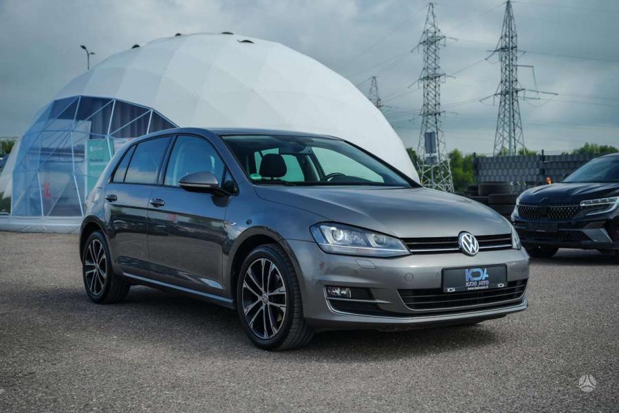 Grey Volkswagen Golf 2015 in Marijampole, with an engine capacity of 1.40 L and mileage of 208 thousand km for 7950 €, photo 1 on AUTOMOTO.COM.LV