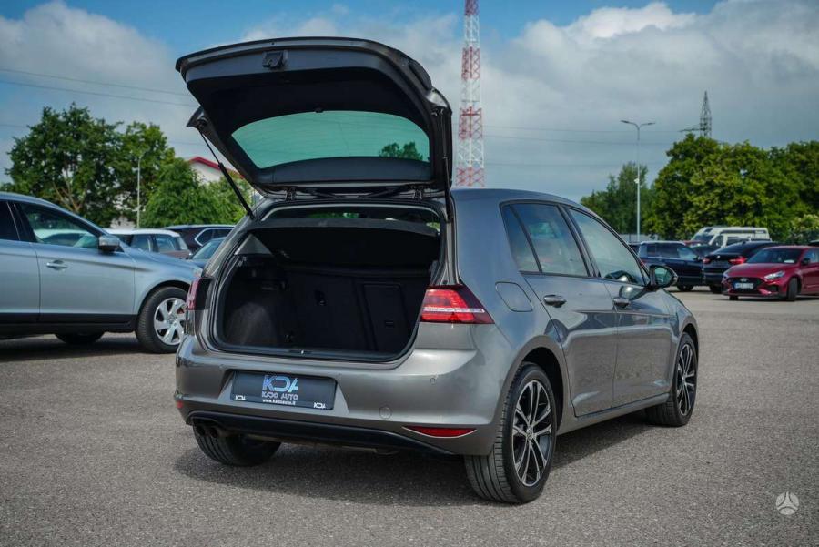 Grey Volkswagen Golf 2015 in Marijampole, with an engine capacity of 1.40 L and mileage of 208 thousand km for 7950 €, photo 13 on AUTOMOTO.COM.LV