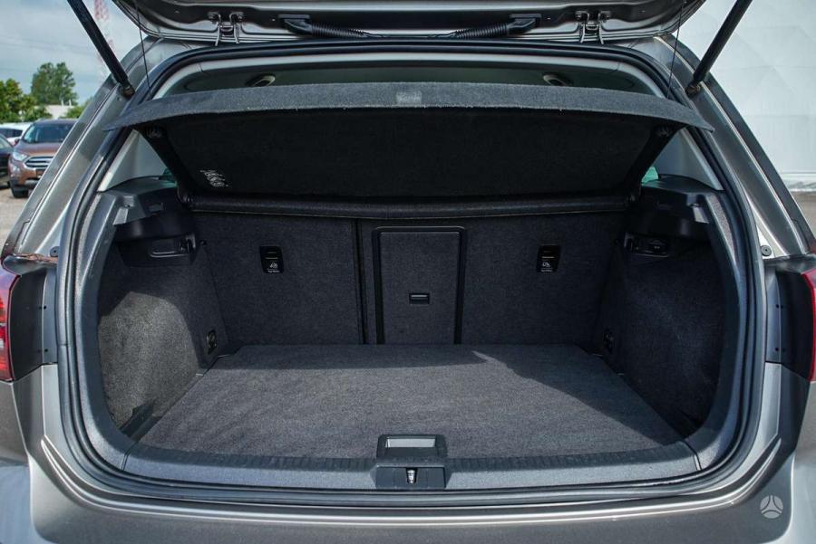 Grey Volkswagen Golf 2015 in Marijampole, with an engine capacity of 1.40 L and mileage of 208 thousand km for 7950 €, photo 14 on AUTOMOTO.COM.LV