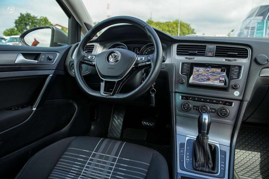 Grey Volkswagen Golf 2015 in Marijampole, with an engine capacity of 1.40 L and mileage of 208 thousand km for 7950 €, photo 16 on AUTOMOTO.COM.LV