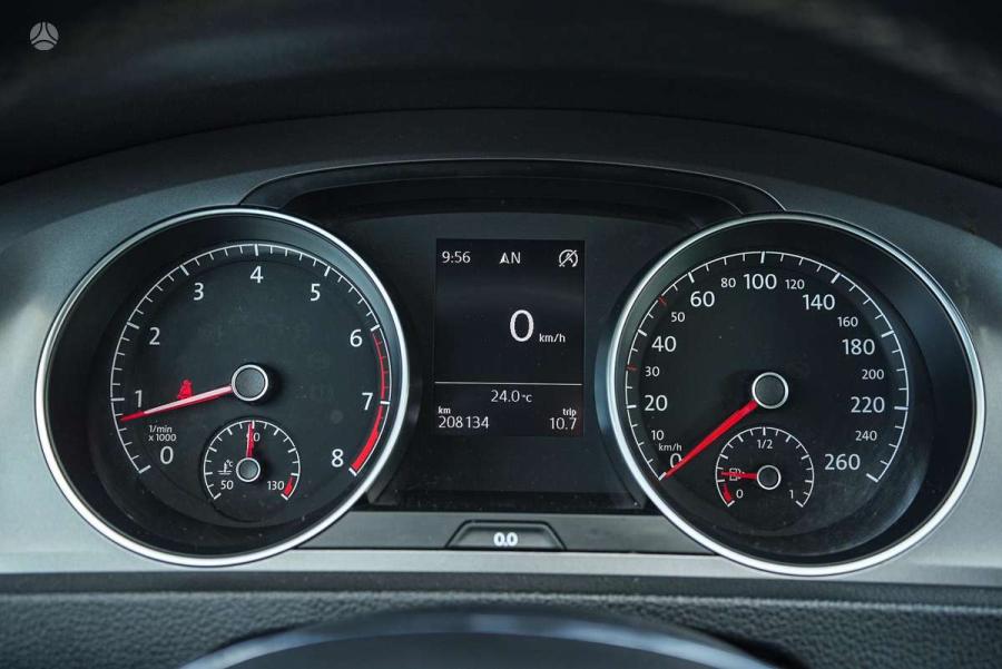 Grey Volkswagen Golf 2015 in Marijampole, with an engine capacity of 1.40 L and mileage of 208 thousand km for 7950 €, photo 22 on AUTOMOTO.COM.LV