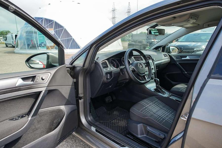 Grey Volkswagen Golf 2015 in Marijampole, with an engine capacity of 1.40 L and mileage of 208 thousand km for 7950 €, photo 24 on AUTOMOTO.COM.LV