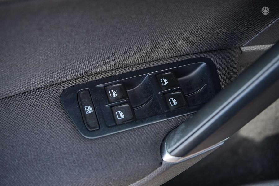 Grey Volkswagen Golf 2015 in Marijampole, with an engine capacity of 1.40 L and mileage of 208 thousand km for 7950 €, photo 29 on AUTOMOTO.COM.LV