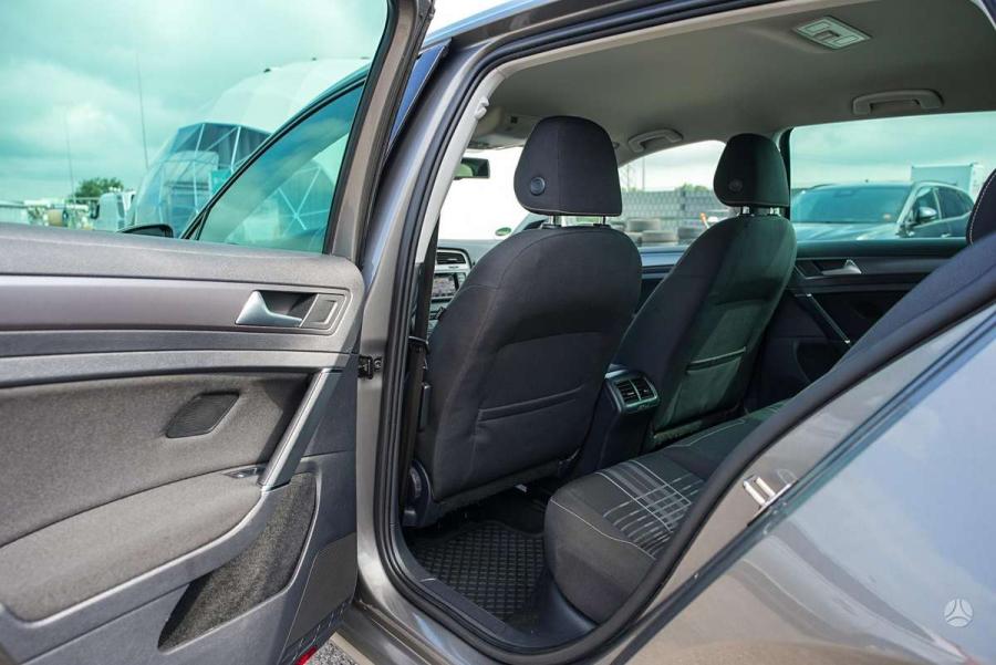 Grey Volkswagen Golf 2015 in Marijampole, with an engine capacity of 1.40 L and mileage of 208 thousand km for 7950 €, photo 30 on AUTOMOTO.COM.LV