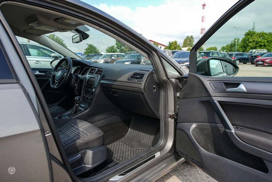 Grey Volkswagen Golf 2015 in Marijampole, with an engine capacity of 1.40 L and mileage of 208 thousand km for 7950 €, photo 34 on AUTOMOTO.COM.LV
