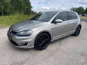 Grey Volkswagen Golf 2015 in Kaunas, with an engine capacity of 1.40 L and mileage of 279 thousand km for 7750 €, photo 3 on AUTOMOTO.COM.LV