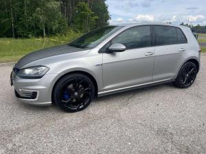 Grey Volkswagen Golf 2015 in Kaunas, with an engine capacity of 1.40 L and mileage of 279 thousand km for 7750 €, photo 4 on AUTOMOTO.COM.LV