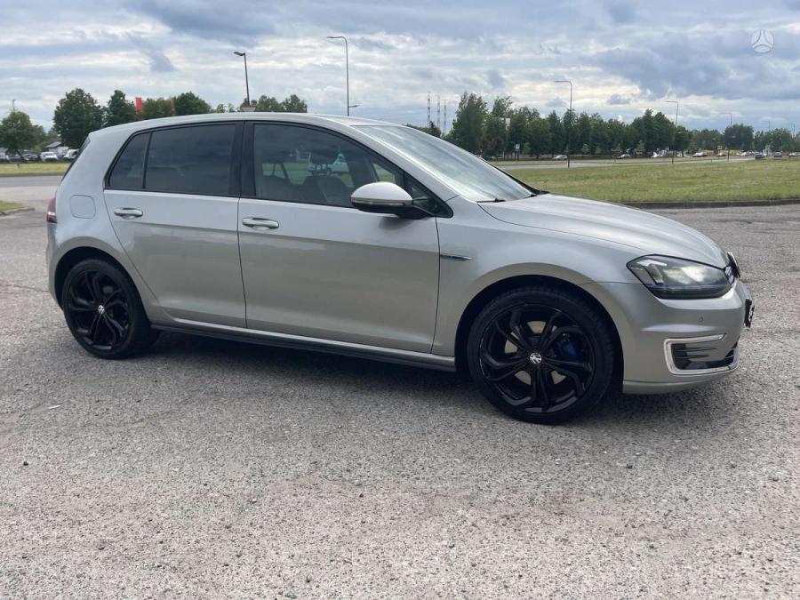Grey Volkswagen Golf 2015 in Kaunas, with an engine capacity of 1.40 L and mileage of 279 thousand km for 7750 €, photo 8 on AUTOMOTO.COM.LV