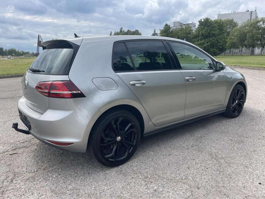 Grey Volkswagen Golf 2015 in Kaunas, with an engine capacity of 1.40 L and mileage of 279 thousand km for 7750 €, photo 16 on AUTOMOTO.COM.LV