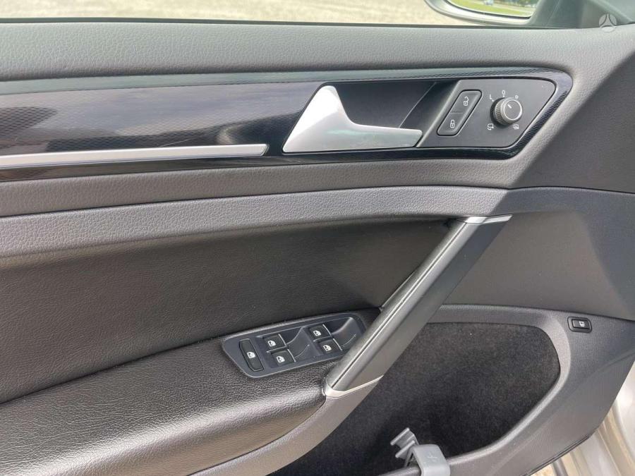 Grey Volkswagen Golf 2015 in Kaunas, with an engine capacity of 1.40 L and mileage of 279 thousand km for 7750 €, photo 18 on AUTOMOTO.COM.LV