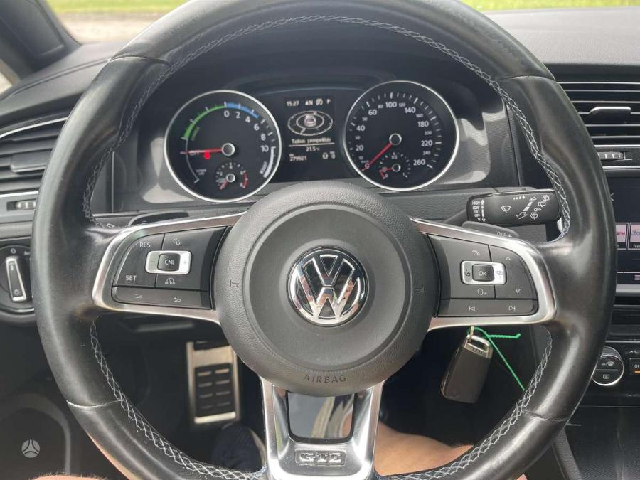 Grey Volkswagen Golf 2015 in Kaunas, with an engine capacity of 1.40 L and mileage of 279 thousand km for 7750 €, photo 20 on AUTOMOTO.COM.LV