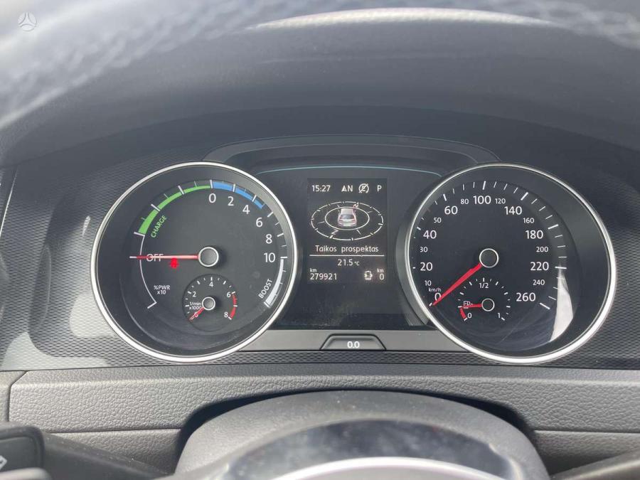 Grey Volkswagen Golf 2015 in Kaunas, with an engine capacity of 1.40 L and mileage of 279 thousand km for 7750 €, photo 21 on AUTOMOTO.COM.LV
