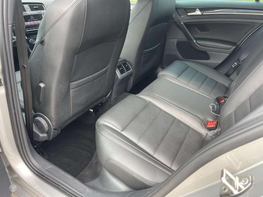 Grey Volkswagen Golf 2015 in Kaunas, with an engine capacity of 1.40 L and mileage of 279 thousand km for 7750 €, photo 26 on AUTOMOTO.COM.LV