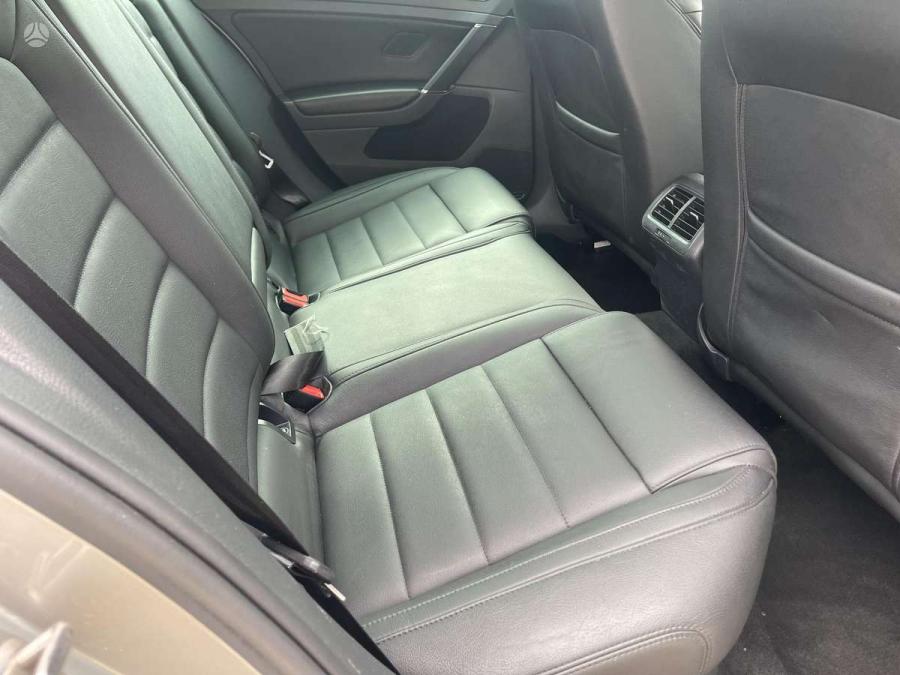 Grey Volkswagen Golf 2015 in Kaunas, with an engine capacity of 1.40 L and mileage of 279 thousand km for 7750 €, photo 28 on AUTOMOTO.COM.LV
