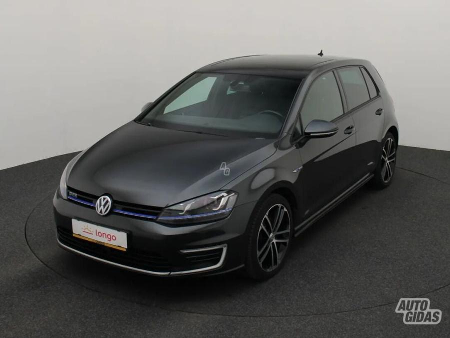 Grey Volkswagen Golf 2015 in Vilnius, with an engine capacity of 1.40 L and mileage of 220 thousand km for 10999 €, photo 1 on AUTOMOTO.COM.LV