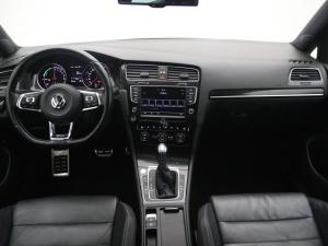 Grey Volkswagen Golf 2015 in Vilnius, with an engine capacity of 1.40 L and mileage of 220 thousand km for 10999 €, photo 3 on AUTOMOTO.COM.LV
