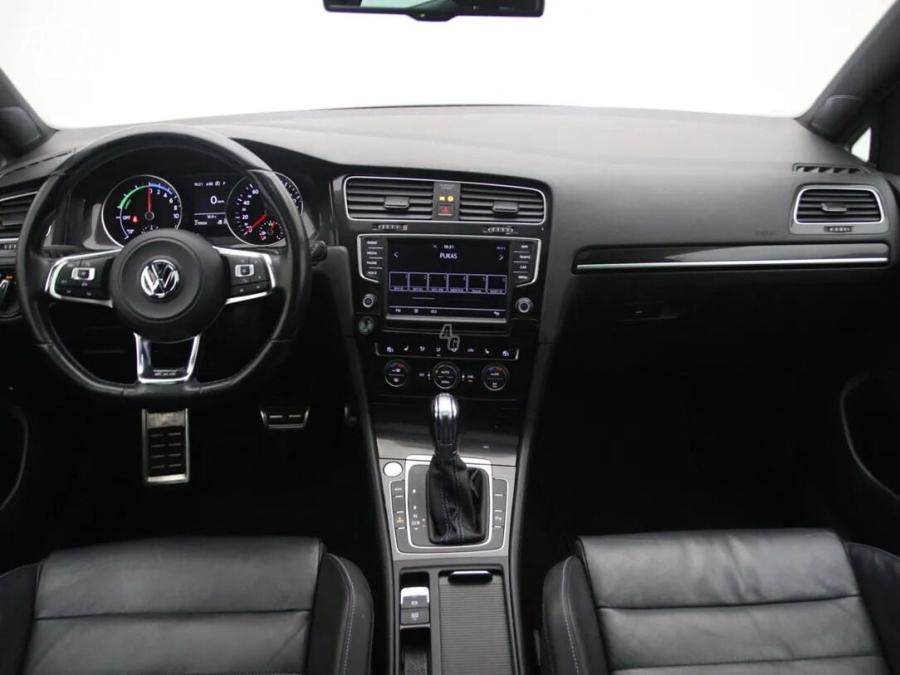 Grey Volkswagen Golf 2015 in Vilnius, with an engine capacity of 1.40 L and mileage of 220 thousand km for 10999 €, photo 3 on AUTOMOTO.COM.LV