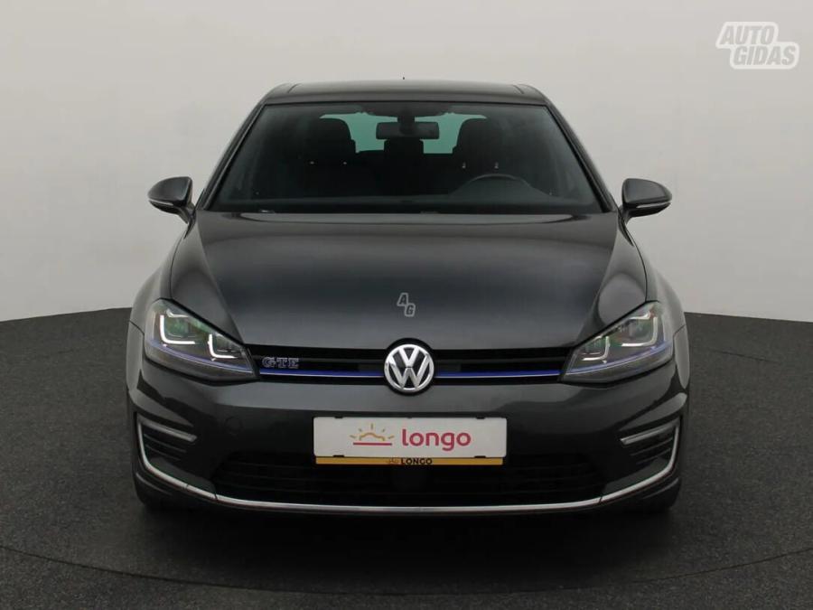 Grey Volkswagen Golf 2015 in Vilnius, with an engine capacity of 1.40 L and mileage of 220 thousand km for 10999 €, photo 4 on AUTOMOTO.COM.LV