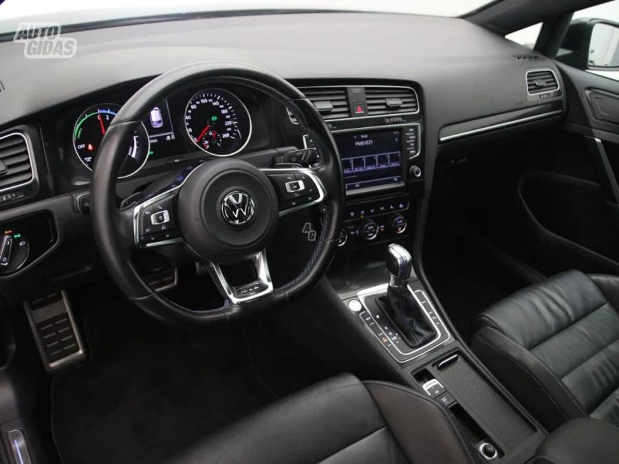Grey Volkswagen Golf 2015 in Vilnius, with an engine capacity of 1.40 L and mileage of 220 thousand km for 10999 €, photo 17 on AUTOMOTO.COM.LV