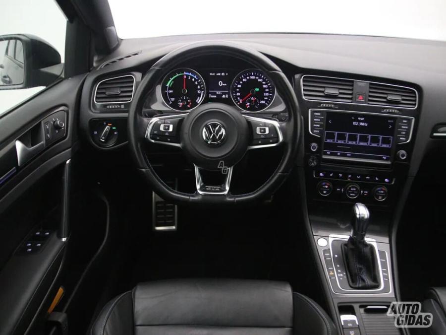 Grey Volkswagen Golf 2015 in Vilnius, with an engine capacity of 1.40 L and mileage of 220 thousand km for 10999 €, photo 18 on AUTOMOTO.COM.LV