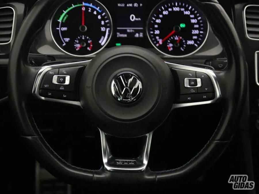 Grey Volkswagen Golf 2015 in Vilnius, with an engine capacity of 1.40 L and mileage of 220 thousand km for 10999 €, photo 19 on AUTOMOTO.COM.LV