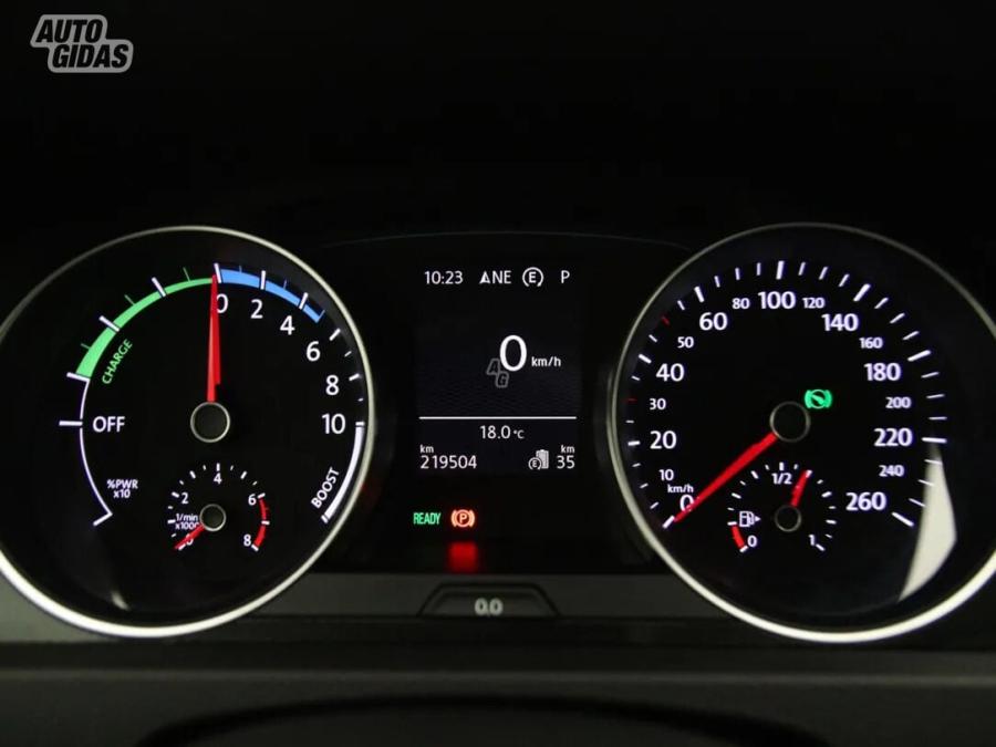 Grey Volkswagen Golf 2015 in Vilnius, with an engine capacity of 1.40 L and mileage of 220 thousand km for 10999 €, photo 20 on AUTOMOTO.COM.LV