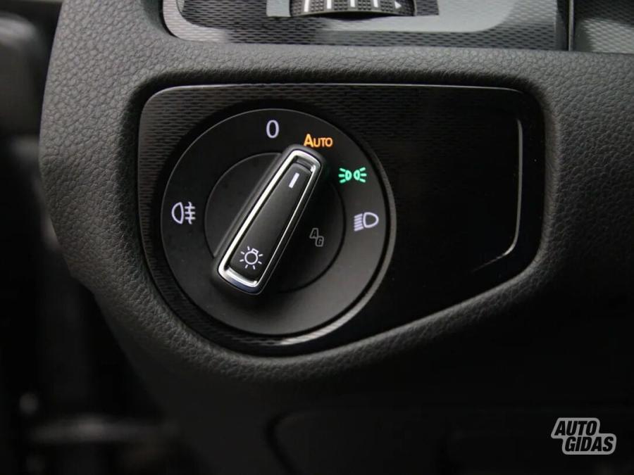 Grey Volkswagen Golf 2015 in Vilnius, with an engine capacity of 1.40 L and mileage of 220 thousand km for 10999 €, photo 28 on AUTOMOTO.COM.LV