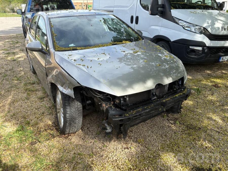 Grey Volkswagen Golf 2015 in Riga, with an engine capacity of 1.40 L and mileage of 270 thousand km for 3500 €, photo 5 on AUTOMOTO.COM.LV