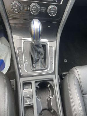 Grey Volkswagen Golf 2015 in Kaunas, with an engine capacity of 1.40 L and mileage of 279 thousand km for 7750 €, photo 23 on AUTOMOTO.COM.LV