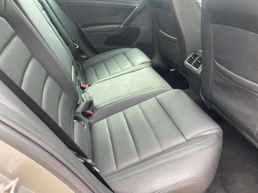 Grey Volkswagen Golf 2015 in Kaunas, with an engine capacity of 1.40 L and mileage of 279 thousand km for 7750 €, photo 28 on AUTOMOTO.COM.LV