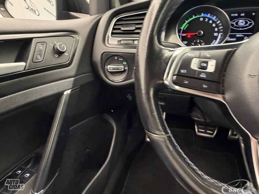 Grey Volkswagen Golf 2015 in Avizieniai, with an engine capacity of 1.40 L and mileage of 260 thousand km for 7500 €, photo 30 on AUTOMOTO.COM.LV