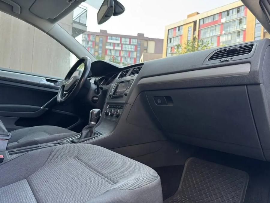Grey Volkswagen Golf 2015 in Riga, with an engine capacity of 1.40 L and mileage of 259 thousand km for 5990 €, photo 10 on AUTOMOTO.COM.LV