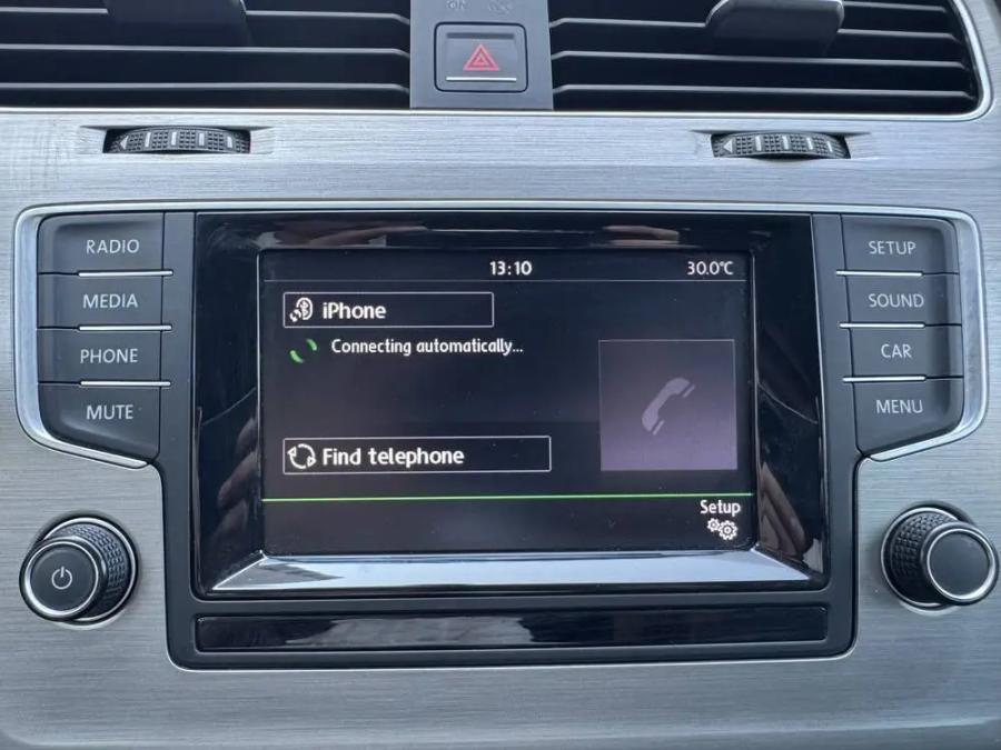 Grey Volkswagen Golf 2015 in Riga, with an engine capacity of 1.40 L and mileage of 259 thousand km for 5990 €, photo 15 on AUTOMOTO.COM.LV