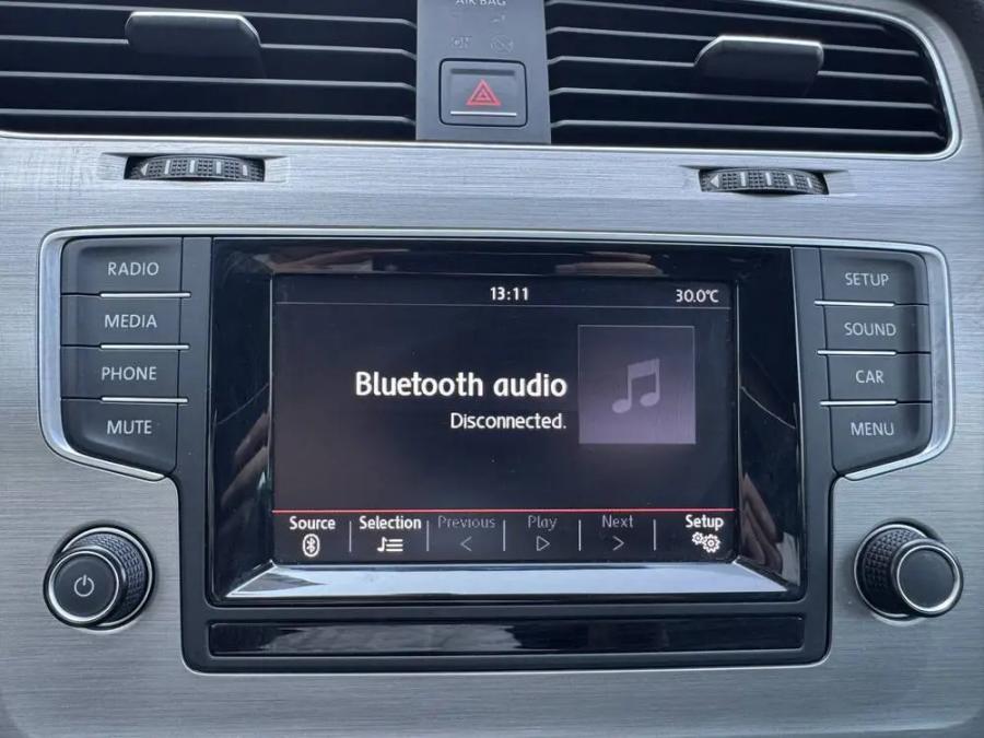 Grey Volkswagen Golf 2015 in Riga, with an engine capacity of 1.40 L and mileage of 259 thousand km for 5990 €, photo 17 on AUTOMOTO.COM.LV