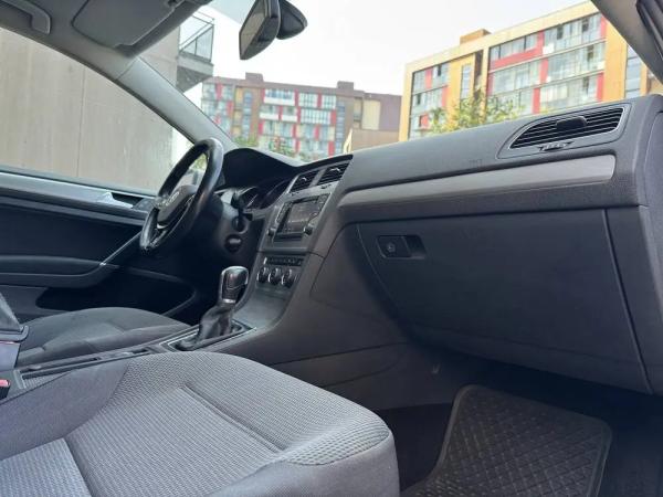 Pelēks Volkswagen Golf 2015 Rīga, ar dzinēja tilpumu 1.40 L un nobraukumu 259 tūkst. km par 5990 €, foto 9 vietnē AUTOMOTO.COM.LV