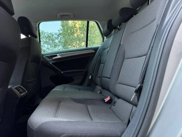 Pelēks Volkswagen Golf 2015 Rīga, ar dzinēja tilpumu 1.40 L un nobraukumu 259 tūkst. km par 5990 €, foto 10 vietnē AUTOMOTO.COM.LV