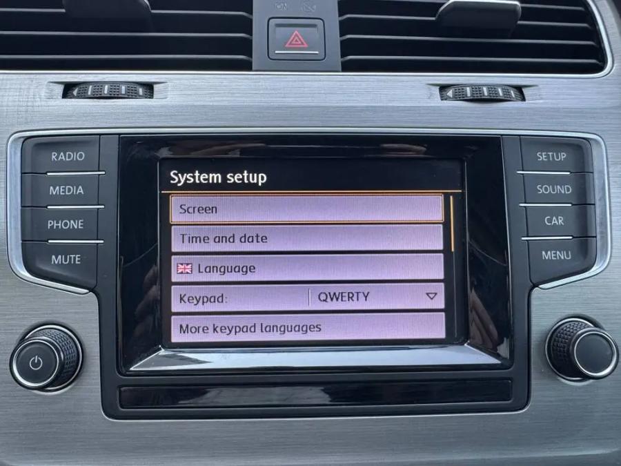 Grey Volkswagen Golf 2015 in Riga, with an engine capacity of 1.40 L and mileage of 259 thousand km for 5990 €, photo 16 on AUTOMOTO.COM.LV