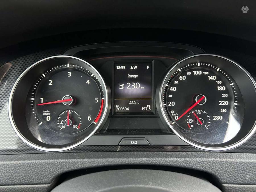 Pelēks Volkswagen Golf 2015 Viļņa, ar dzinēja tilpumu 1.97 L un nobraukumu 201 tūkst. km par 8800 €, foto 18 vietnē AUTOMOTO.COM.LV