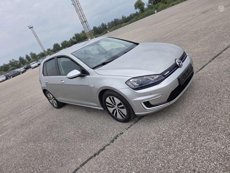 Grey Volkswagen Golf 2015 in Marijampole, with an engine capacity of 0.00 L and mileage of 146 thousand km for 5550 €, photo 3 on AUTOMOTO.COM.LV