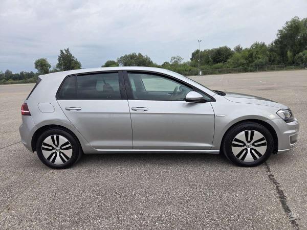 Grey Volkswagen Golf 2015 in Marijampole, with an engine capacity of 0.00 L and mileage of 146 thousand km for 5550 €, photo 3 on AUTOMOTO.COM.LV