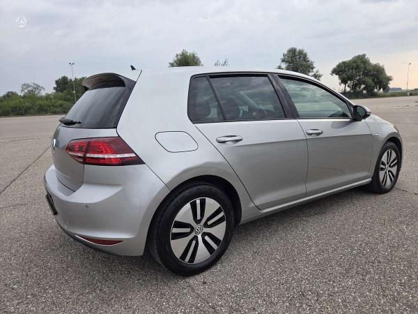 Grey Volkswagen Golf 2015 in Marijampole, with an engine capacity of 0.00 L and mileage of 146 thousand km for 5550 €, photo 7 on AUTOMOTO.COM.LV