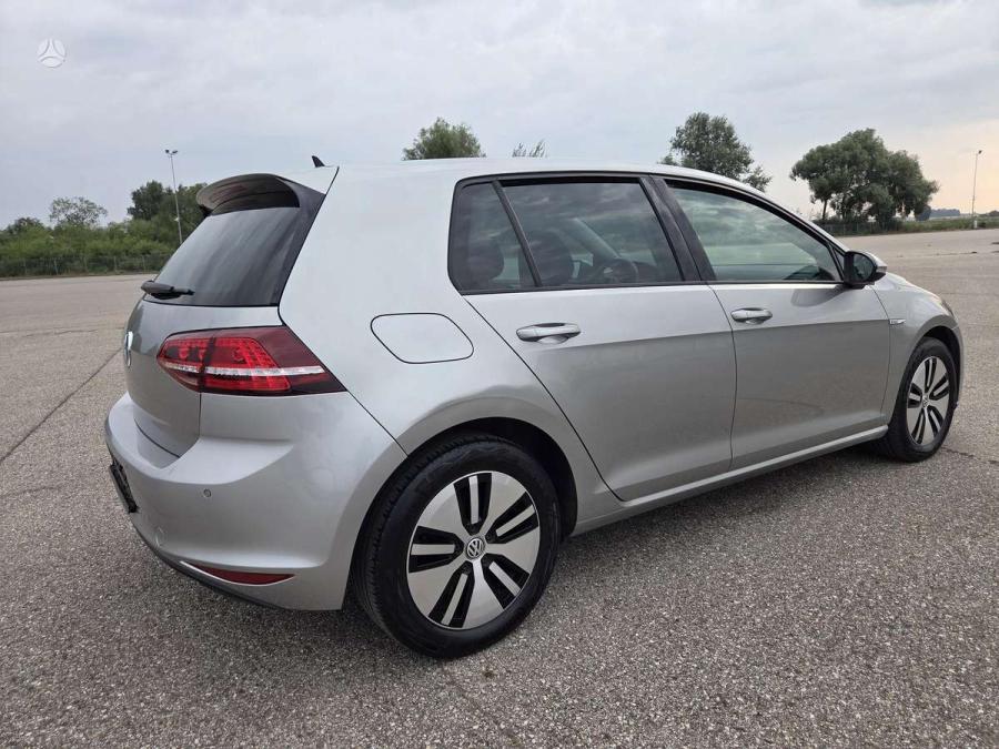 Grey Volkswagen Golf 2015 in Marijampole, with an engine capacity of 0.00 L and mileage of 146 thousand km for 5550 €, photo 8 on AUTOMOTO.COM.LV