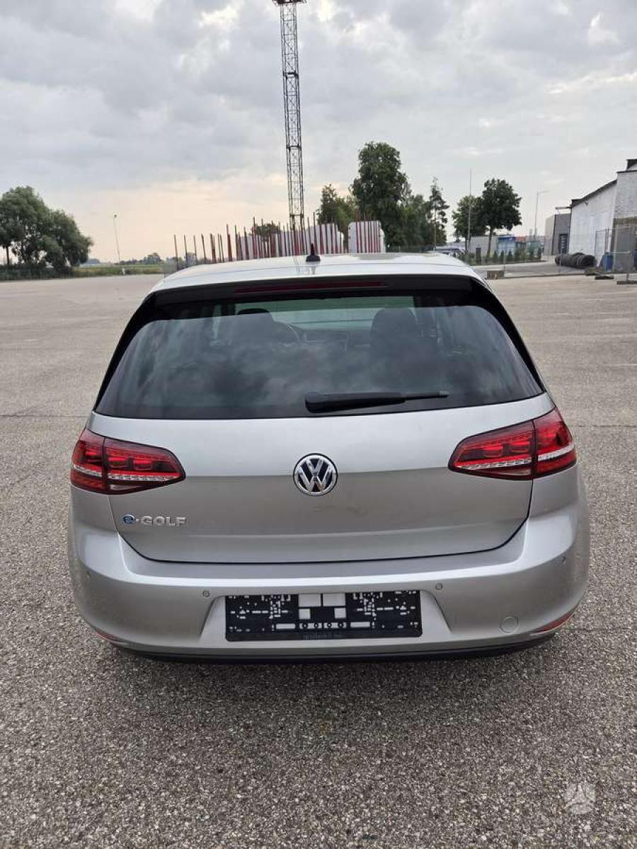 Grey Volkswagen Golf 2015 in Marijampole, with an engine capacity of 0.00 L and mileage of 146 thousand km for 5550 €, photo 9 on AUTOMOTO.COM.LV