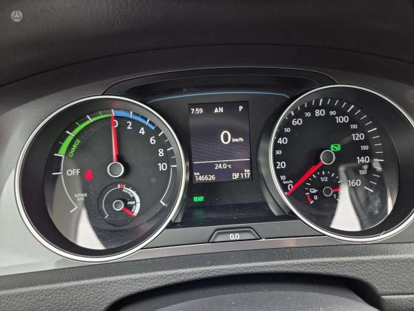 Grey Volkswagen Golf 2015 in Marijampole, with an engine capacity of 0.00 L and mileage of 146 thousand km for 5550 €, photo 9 on AUTOMOTO.COM.LV