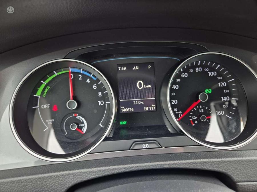 Grey Volkswagen Golf 2015 in Marijampole, with an engine capacity of 0.00 L and mileage of 146 thousand km for 5550 €, photo 10 on AUTOMOTO.COM.LV