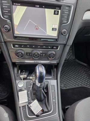 Grey Volkswagen Golf 2015 in Marijampole, with an engine capacity of 0.00 L and mileage of 146 thousand km for 5550 €, photo 11 on AUTOMOTO.COM.LV