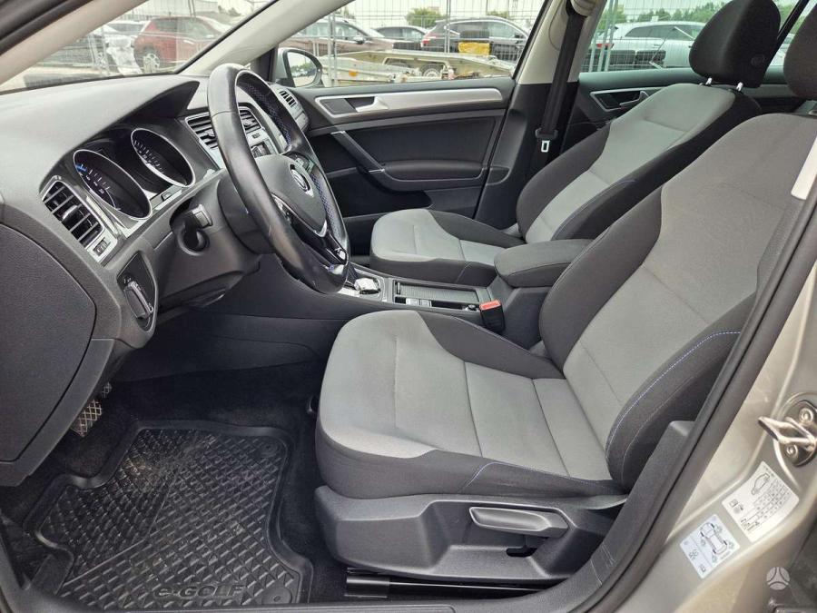 Grey Volkswagen Golf 2015 in Marijampole, with an engine capacity of 0.00 L and mileage of 146 thousand km for 5550 €, photo 12 on AUTOMOTO.COM.LV